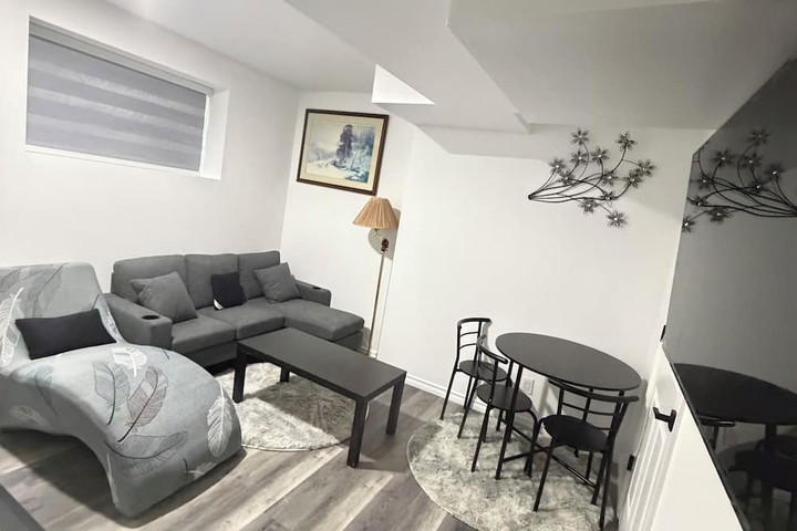 Comfy Haven  Family-friendly 2-bedroom Suite - Winnipeg