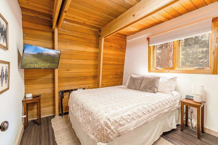 The Canoe Cabin - Incline Village