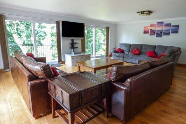Charming Treetops Retreat In Govilon - Crickhowell