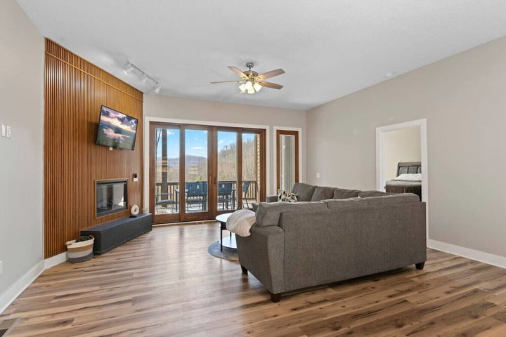 Peaceful Mountain Escape | Decks, Views, & Privacy - Franklin, NC