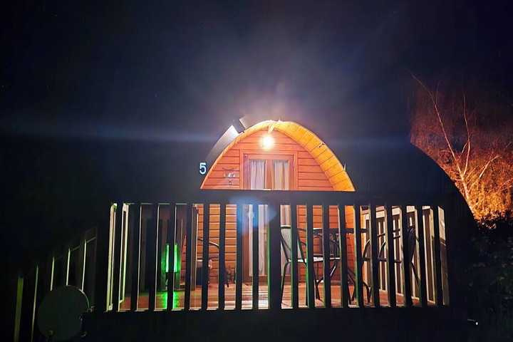 Pod 5 At Flat Hills Cafe And Tourist Park (Family Pod - Sleeps 4). Right On Sh1 - New Zealand