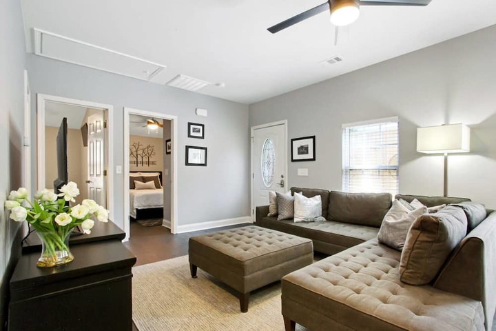 Carriage House W/ Hot Tub! Near Starland Yard - Savannah, GA
