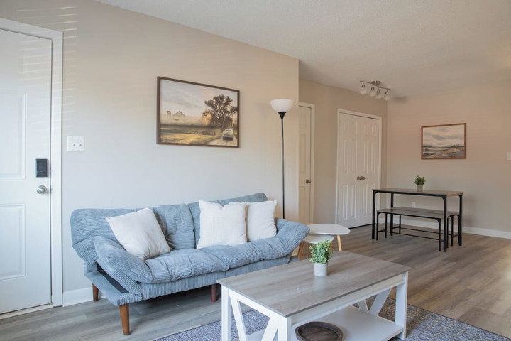 2 King Beds, Pool + Free Parking - Birmingham, AL
