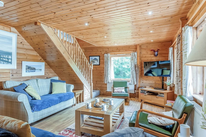 Spacious, Light, All Wood Luxury Lodge In Tranquil Location At Head Of Lake. - Anglesey