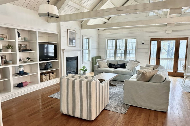 Gorgeous New Mid-coast Listing! Large, Family Friendly Home, Perfect Location! - Rockland, ME