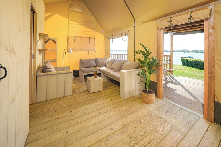 Experience Luxury Glamping In The Elevated Safari Tent Ranger By The Water. - Arnhem