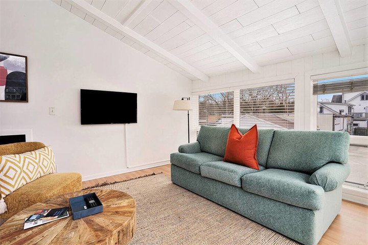 Downtown Apartment With Water View And Parking - Saugatuck, MI