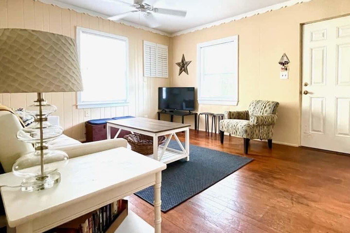 Cute Cottage In The Heart Of Gulfport! - Gulfport, FL