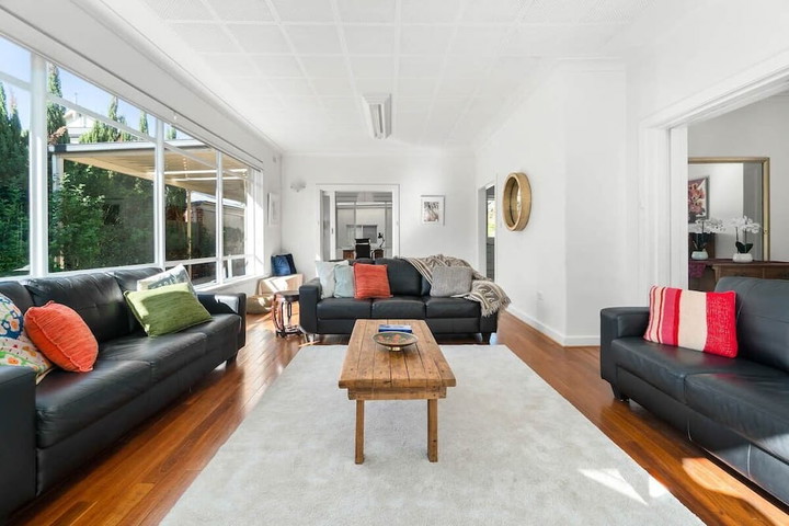 The Spacious & Elegant Vacation Haven - Glenside - Stirling, SA, Australia