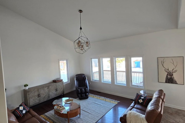 Luxurious Waterfront Retreat With Swim Spa - Sudbury