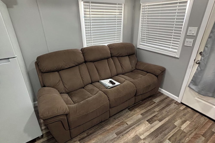 Charming Land Accessible Houseboat In Morristown - Morristown, TN