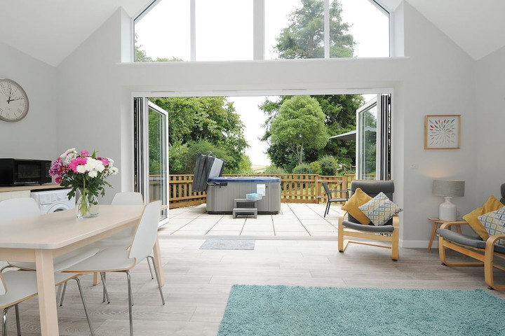 Otters Leap, Pet Friendly, Character Holiday Cottage In Bideford - Bideford