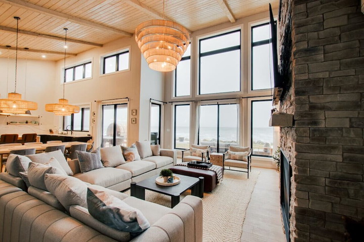 Majestic Oceanfront Chalet - Hot Tub And Sauna- Private - Nova Scotia