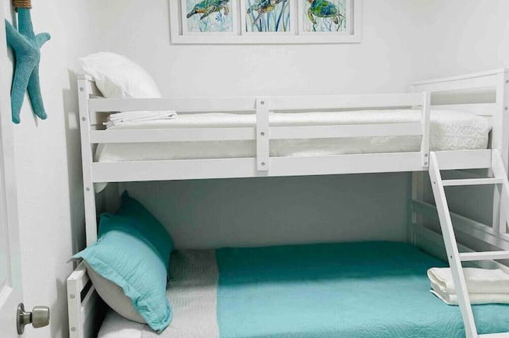 Lovely Beach Apartment - Fort Myers Beach, FL