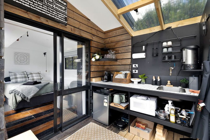 Charming Tiny House Surrounded By Trees In New Plymouth, North Island - Taranaki