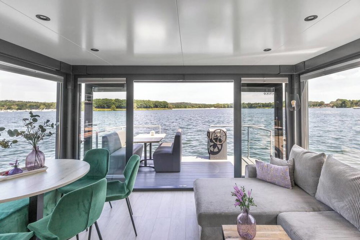 Houseboat Marina With Hot Tub - Groesbeek