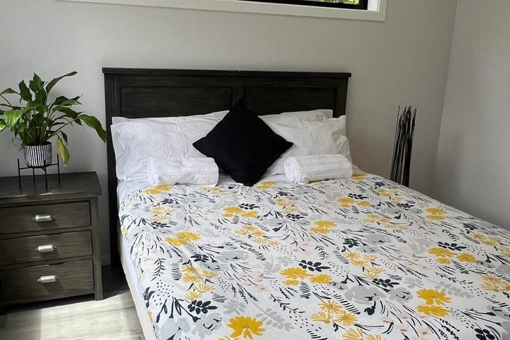 Modern Family Home In Tawa. Pet Friendly Property - Porirua