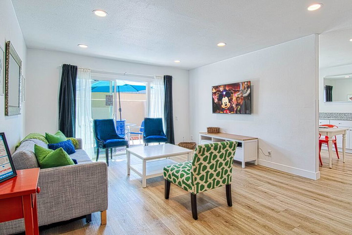 Funtierland + Suite Escapes 6 (New Location!) + Walk To Disneyland + 3 Pools - Anaheim, CA