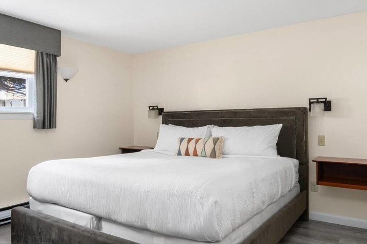 Premium Studio King | The Beverly | Relaxing Stay Near Peabody Essex Museum - Ipswich, MA