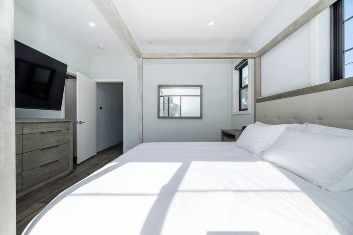 Spacious 3br Townhome All Bedrooms W Private Baths - San Jose, CA