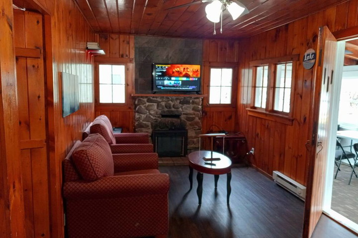 Waterfront Cabin W Firepit, Dock, Deck, Bbq. Direct Lake Access! Pet-friendly! - Litchfield, CT