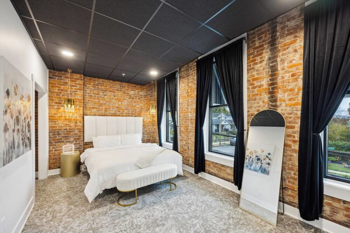 Boutique Hotel | The Entertainment Suite - Louisville, KY