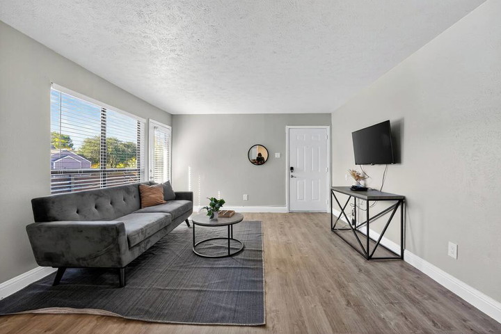 The Paxton | Sleek 2 Bedroom Flat - Dallas, TX