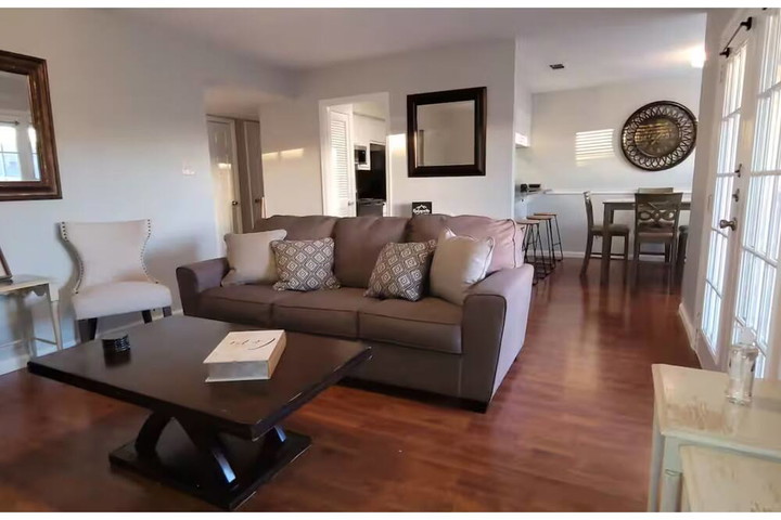 Lovely Townhouse! Just Minutes From Dfw Airport. - Grapevine, TX