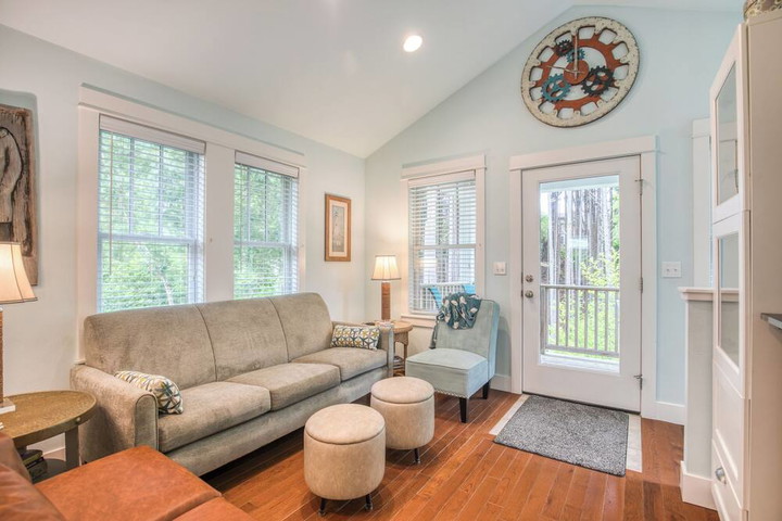 Greenbelt Views + Private Backyard, 5 Min. Walk To Town & Beach - Pacific Beach, WA