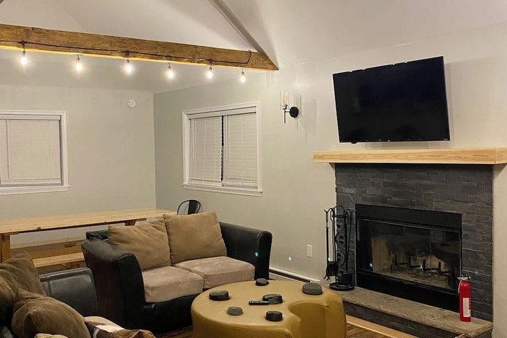 Hot Tub! Forestescape Cabin-full Central Air-4b/2.5b-12 Adults+kids-game Room - Jim Thorpe, PA