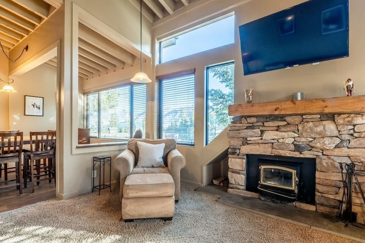 Updated1849 Townhome #611, Steps To Canyon Lodge 4 Bed/3ba, Hot Tubs, Game Rm, Sauna! - Mammoth Lakes, CA