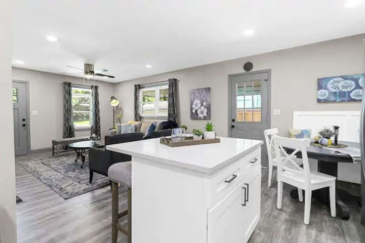Fall Special! Close To Everything, Remodeled 3 Bdrm House, Large Deck - Smyrna, GA