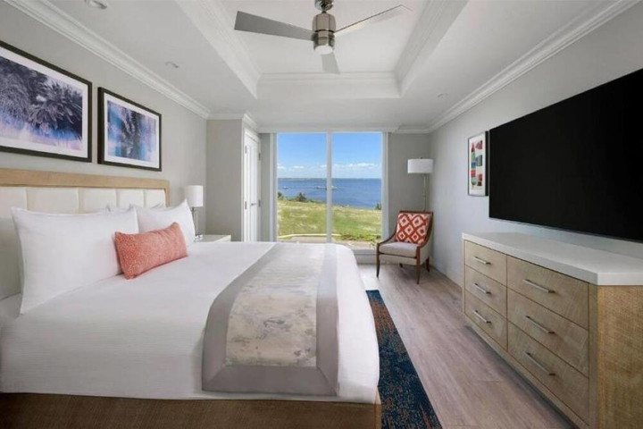 Romantic Getaway! Rooftop Pool & Gym Access! Spa & Shuttle Service! Pets Welcome - North Port, FL