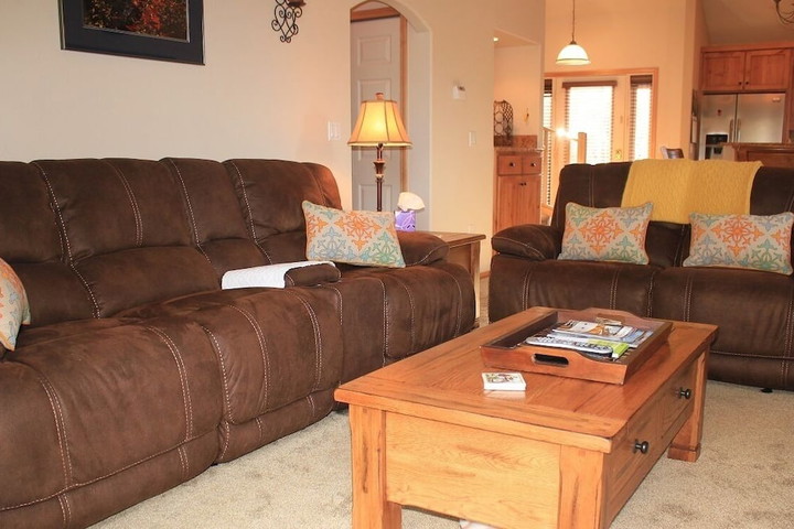 Golden Escape- Private Hot Tub, Dog Friendly - Redmond, OR