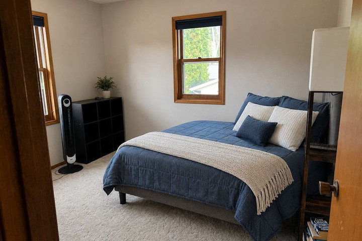 Cozy 3-bedroom House In Charming Cedar Falls - Waterloo, IA