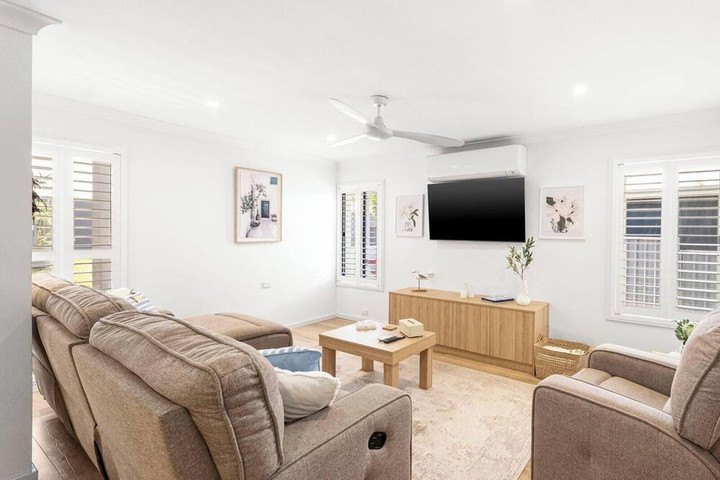 Coastal Retreat In Lake Macquarie - Belmont
