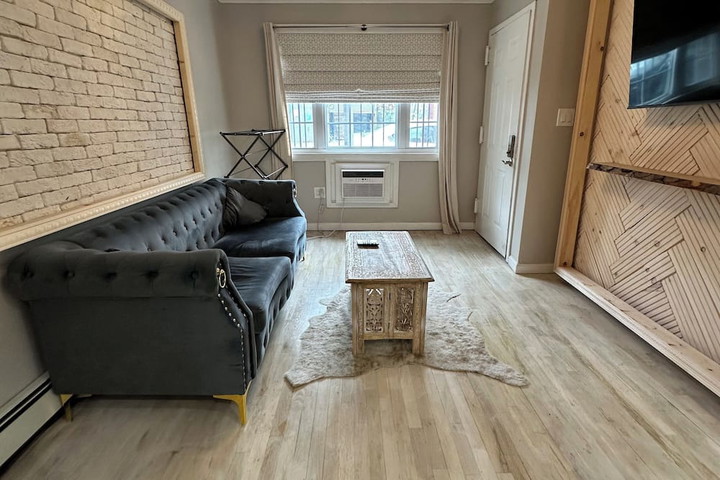 Gorgeous Newly Renovated 2 Bedroom Pad. From Brooklyn With Love. - 