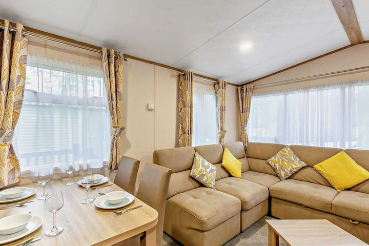 Silver Premium 2 Bedroom Caravan, Sleeps 6 - Windermere