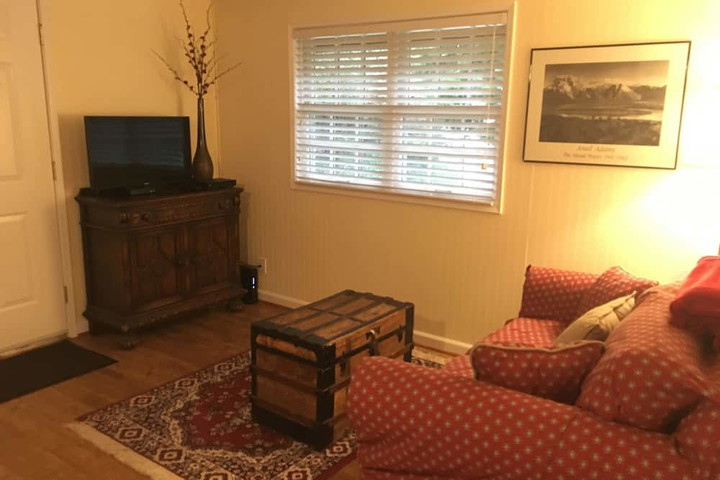 Charming Creekside Cottage! Relax In Nature Yet Only A Short Walk To Town! - Nevada City, CA