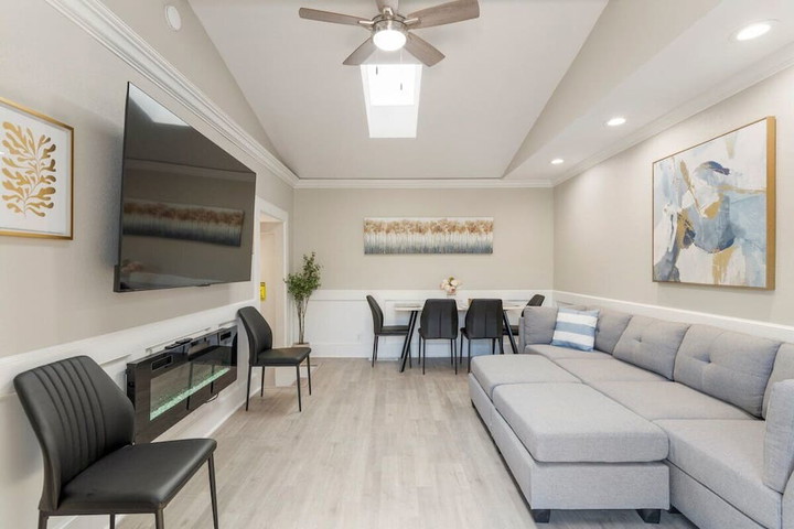 Stunning 5 Bedroom: Owen Park - Tulsa, OK