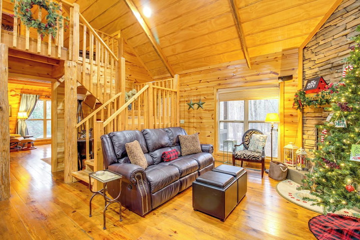 Hot Tub + Fire Pit: Wooded Cabin Near Desoto Park! - Mentone, AL
