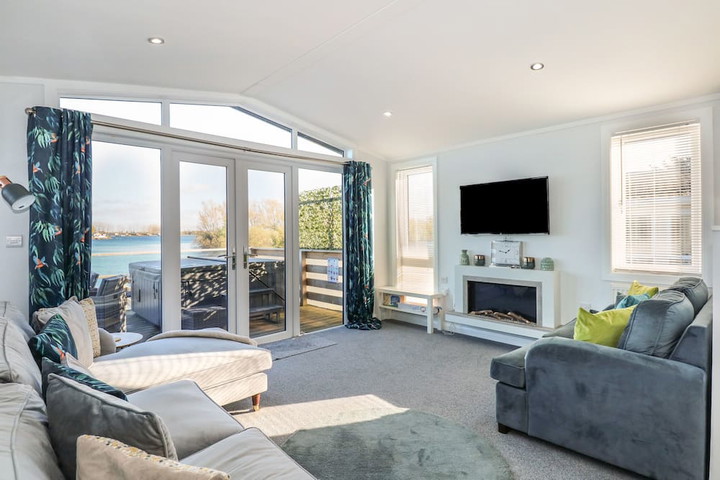 Lake View Lodge, Pet Friendly, Luxury Holiday Cottage In Tallington - Stamford