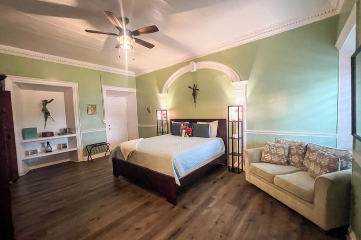 Spacious King Bed 2nd Floor Room - Saint Croix
