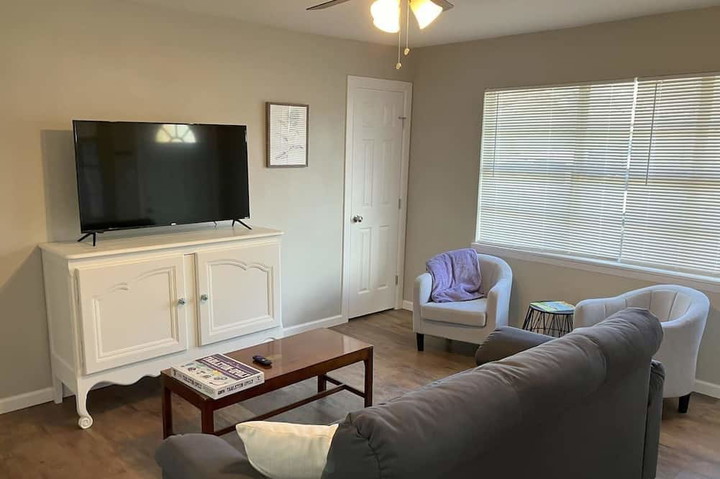 The Purple House  3br Near Tarleton & Downtown - Stephenville, TX