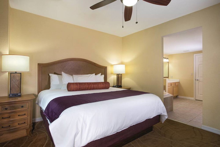 Relax At Our Palm Tree Secluded Resort With A Poolside Bar And Waterslide - Pompano Beach, FL