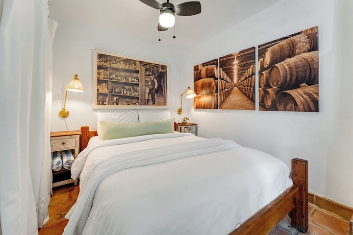 Bootlegger Bay ~ On Duval St, Adult Only, Adjoining Rum Bar & Nearby Beaches! - Key West, FL