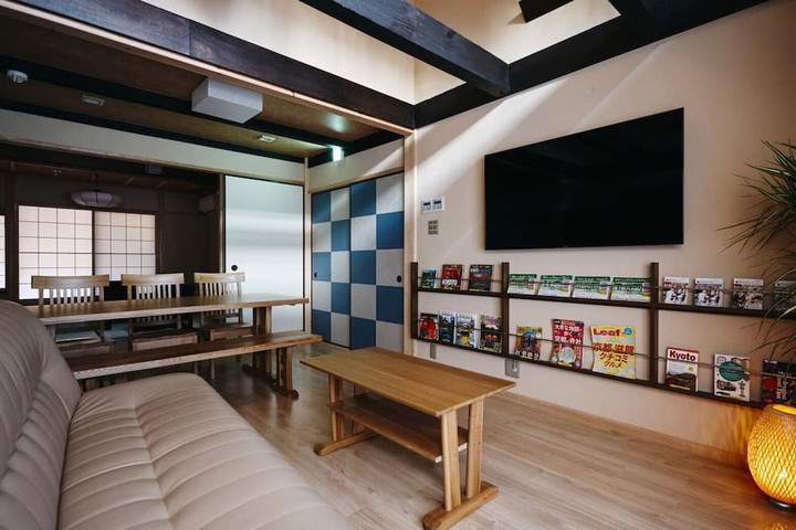 Spacious Home In Front Of Nijojo | Garden | 3 Bedrooms | Family & Group Friendly - Kyoto