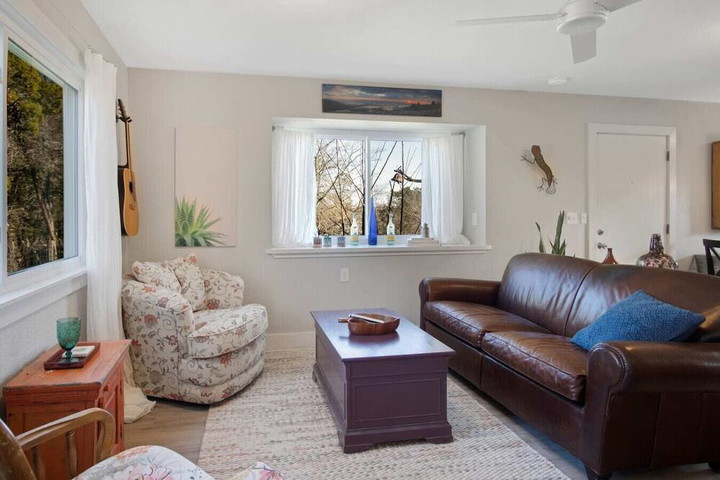 Chickadees Stay: Private Tub, Chiminea & Pool - San Marcos, TX