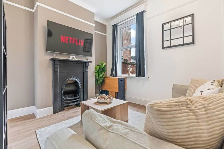 Spacious Warwick Stay | Contractors & Families - Royal Leamington Spa