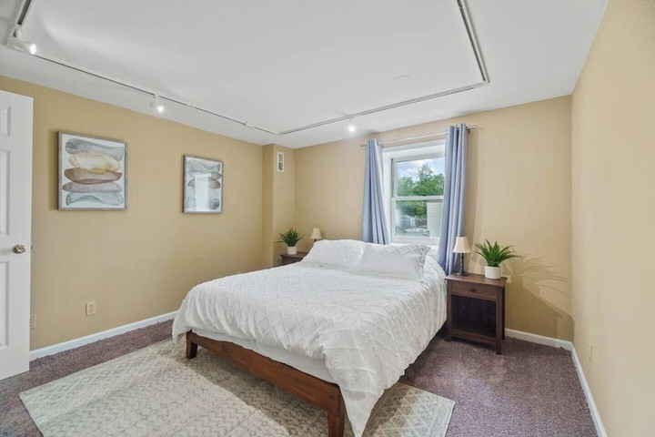 Downtown Apartment 3 In Historic Mansion | Free Parking - Fort Wayne, IN